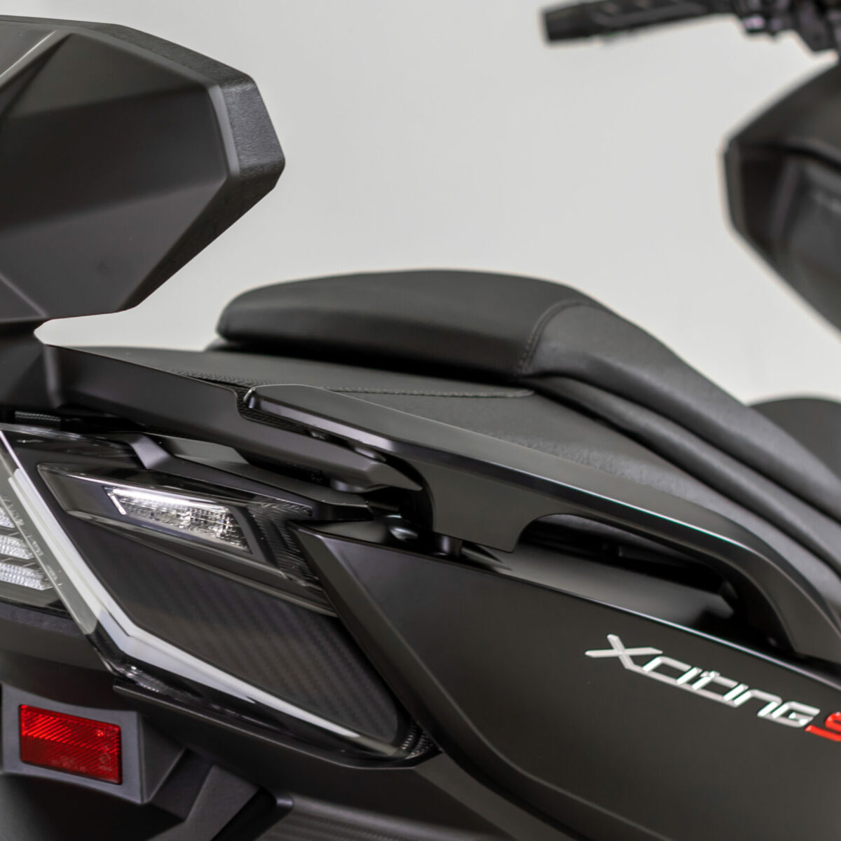 Passager backrest KYMCO (XCITING S400) – Black - Kymco